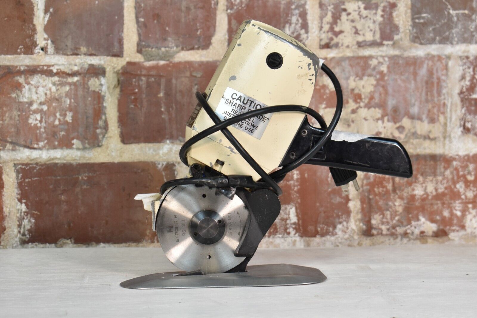 Km RS-100 Octa 4" Round Knife 110 Volt Fabric Cutting Cloth Cutter Mac ...